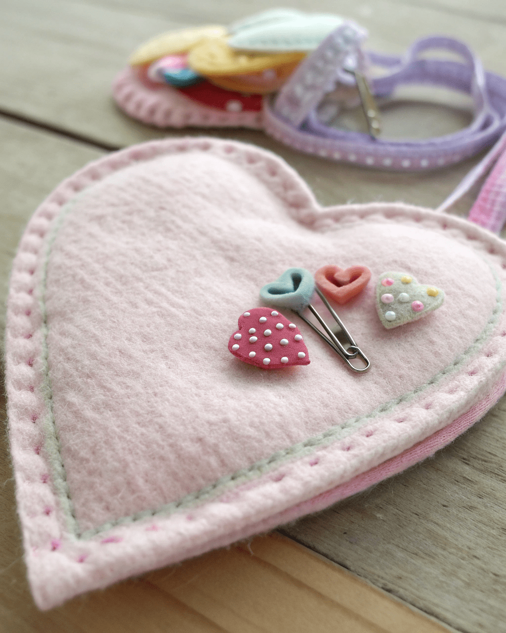 13+ Handmade Felt Pouches for Kids