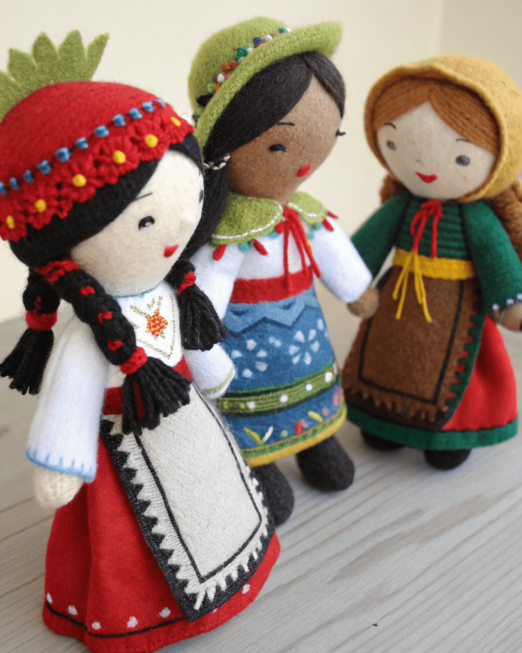 13+ DIY Felt Dolls for Girls